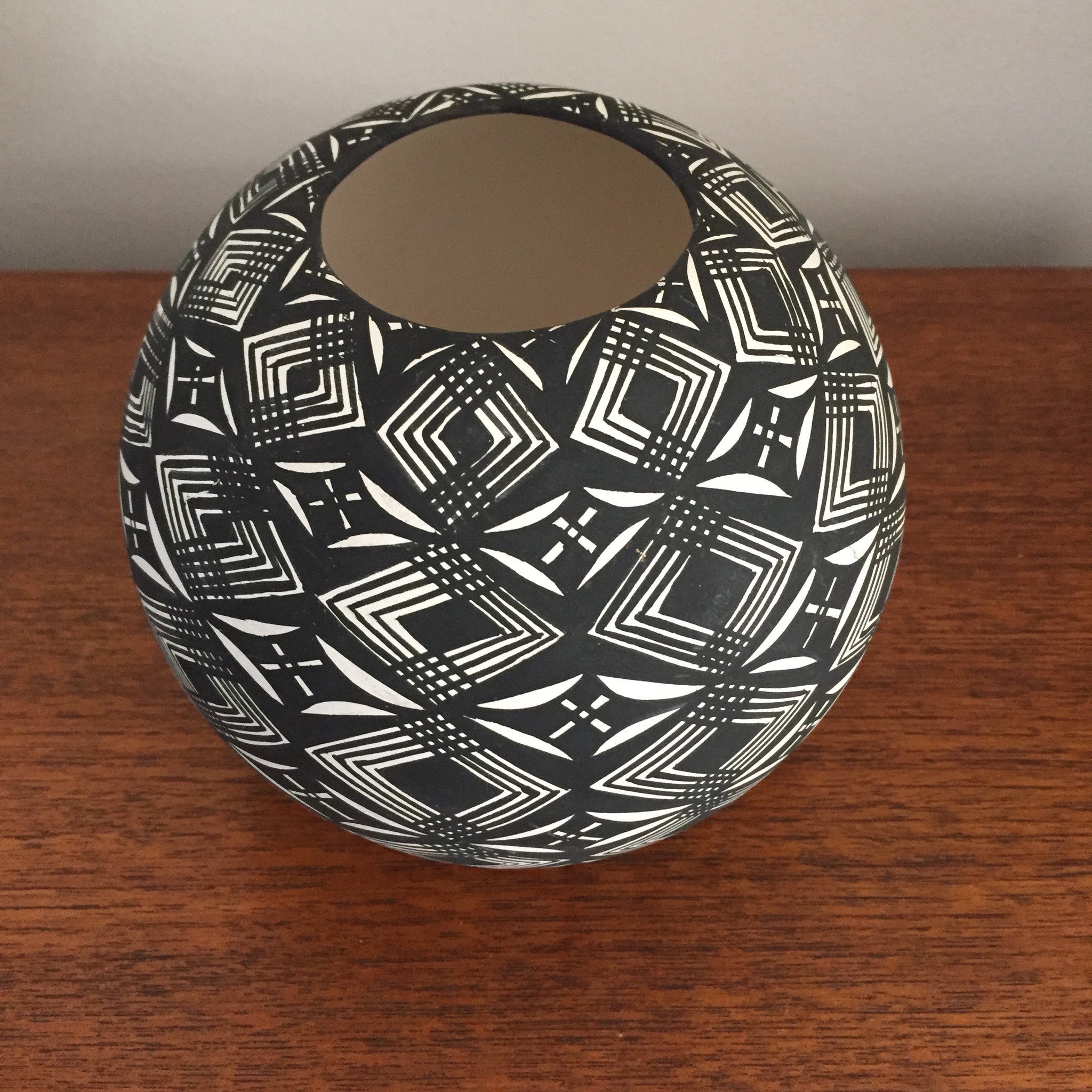 SOLD Graphic Black and White Native American Seed Pot, Acoma | Jill ...